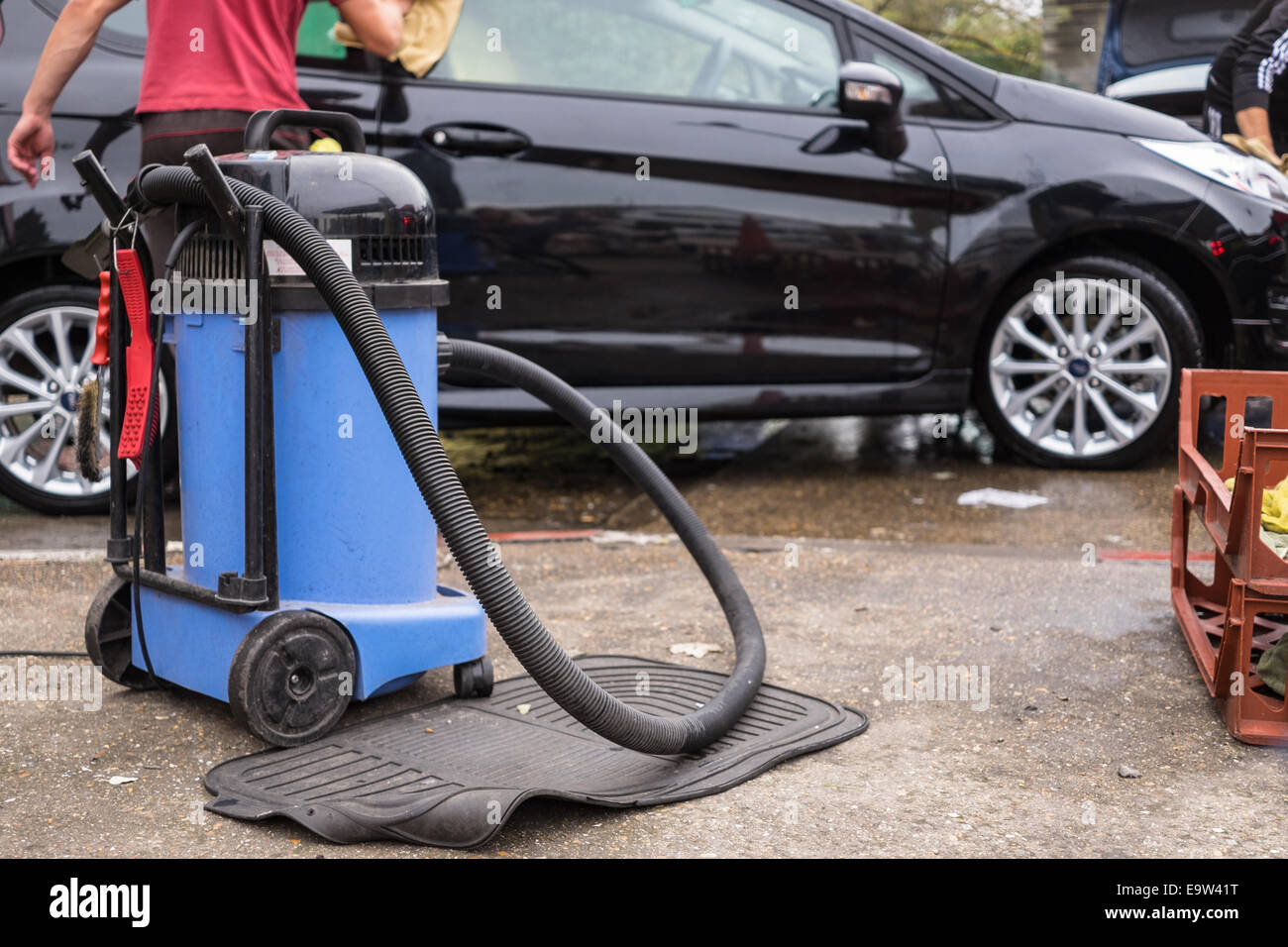Hand car wash hi-res stock photography and images - Alamy