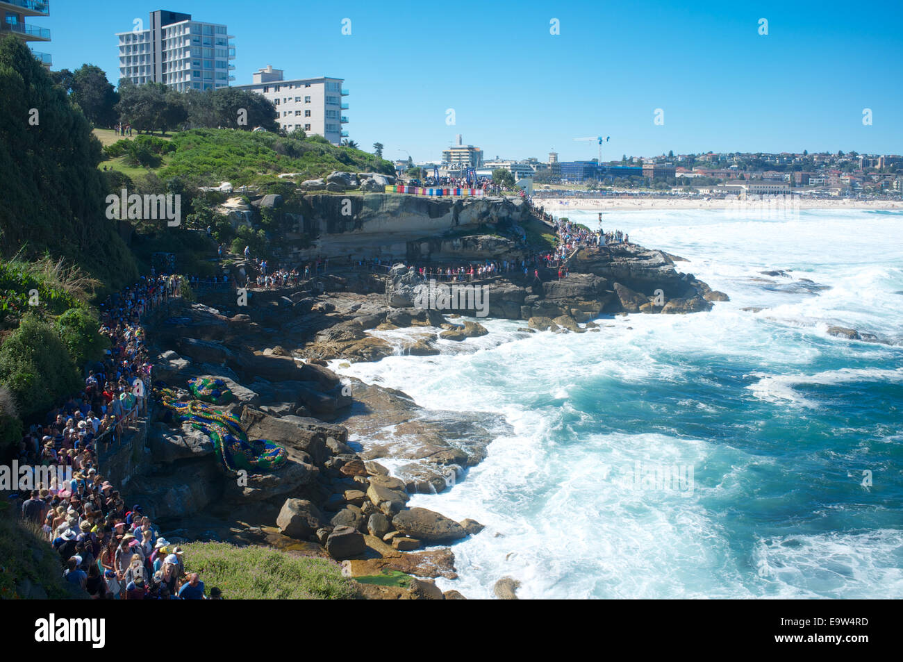 Busy footpath hi-res stock photography and images - Alamy