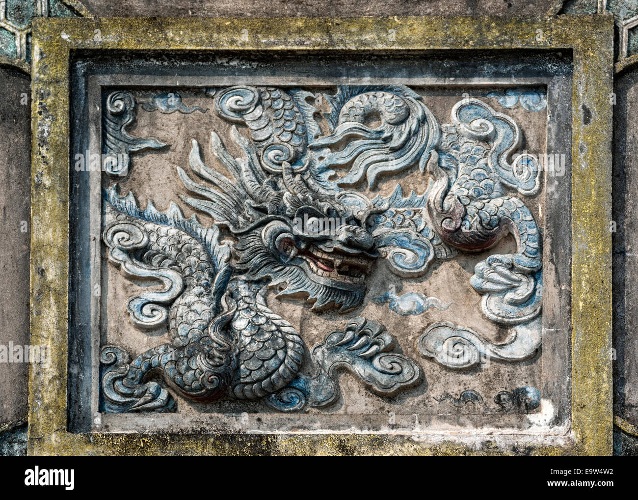 Relief dragon sculpture hi-res stock photography and images - Alamy