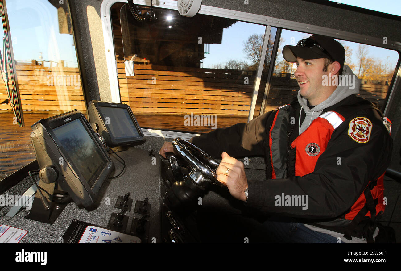Boat equipped with sonar hi-res stock photography and images - Alamy