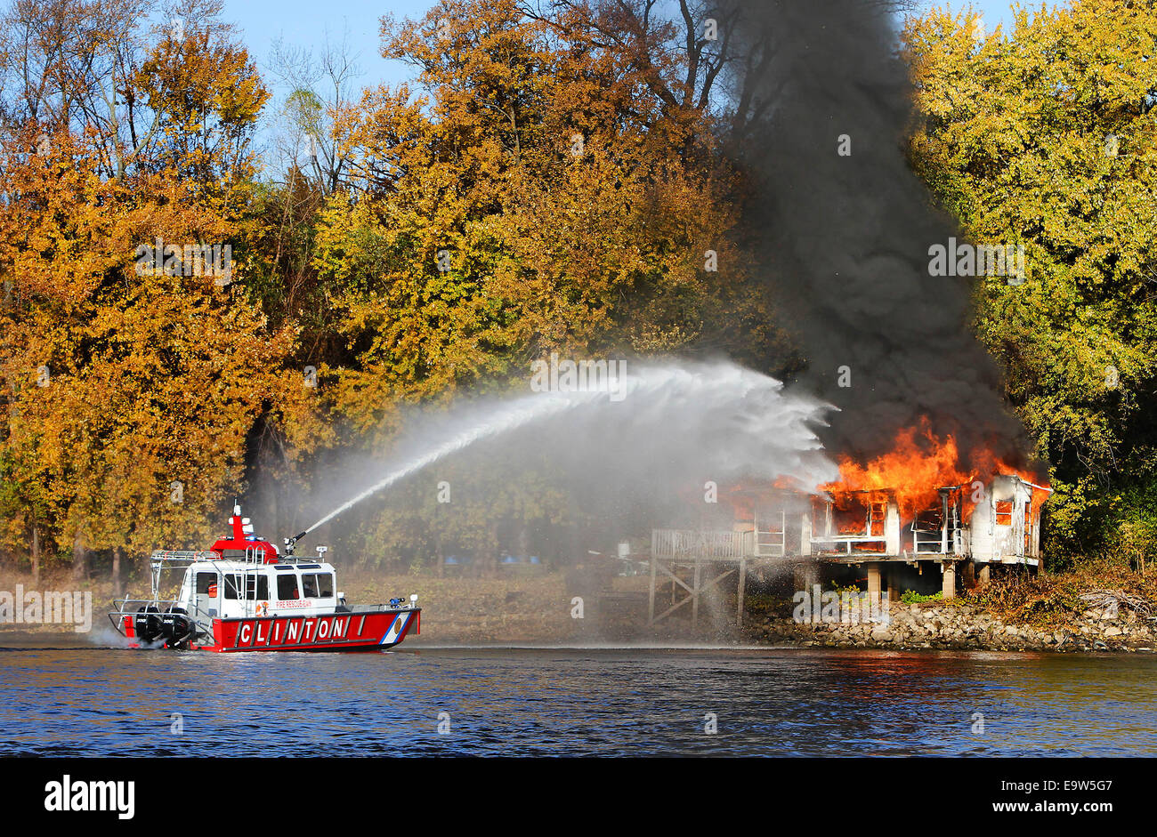 Clinton, IOWA, USA. 31st Oct, 2014. The Clinton Fire Department boat ...