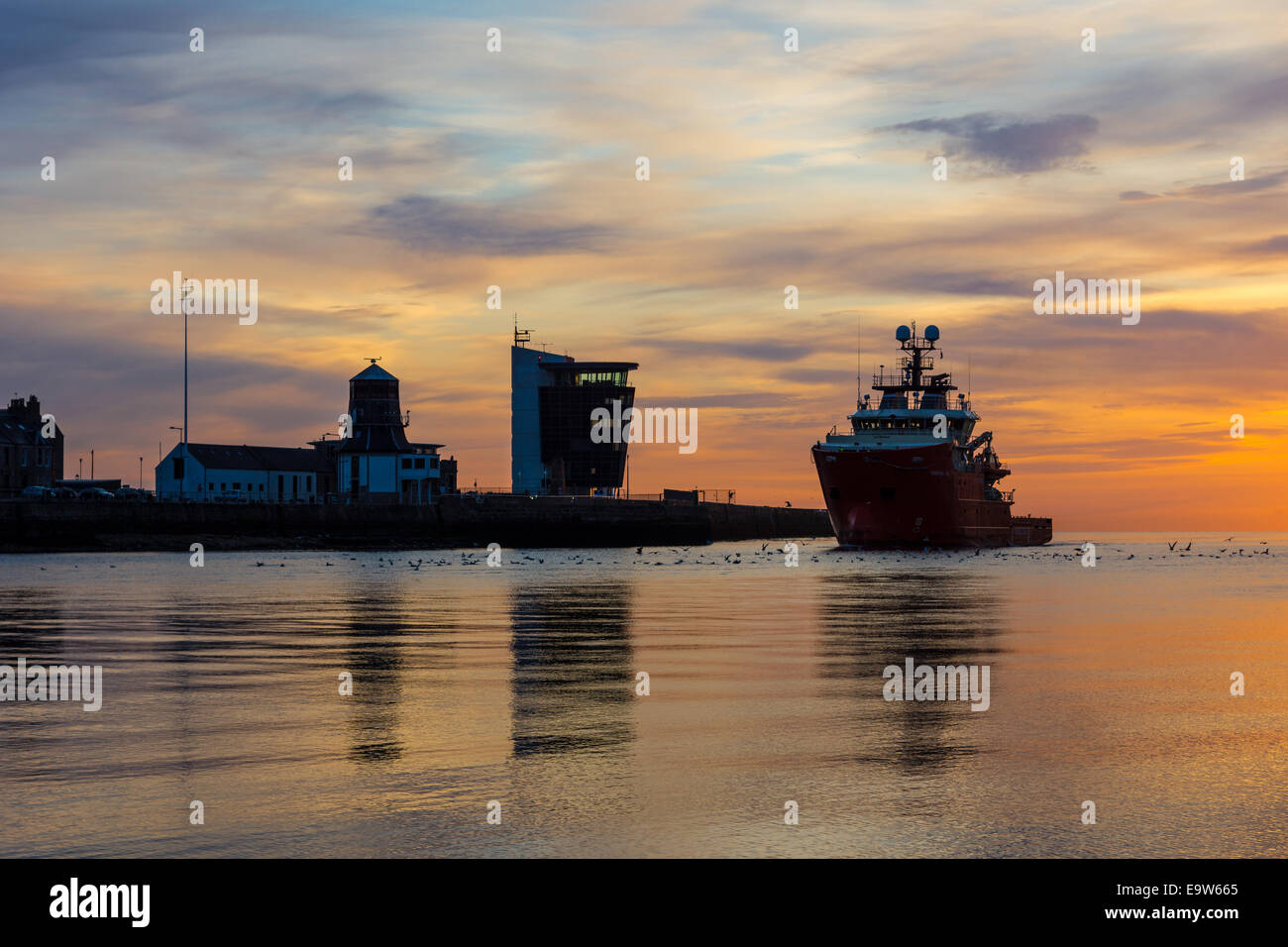 Harbor masters control towers hi-res stock photography and images - Alamy