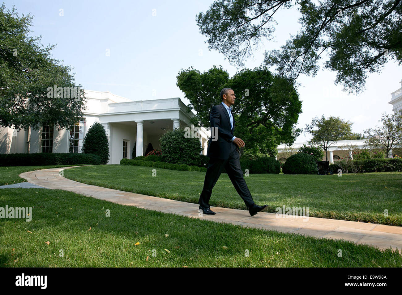President Barack Obama walks to the podium on the South Lawn of the ...