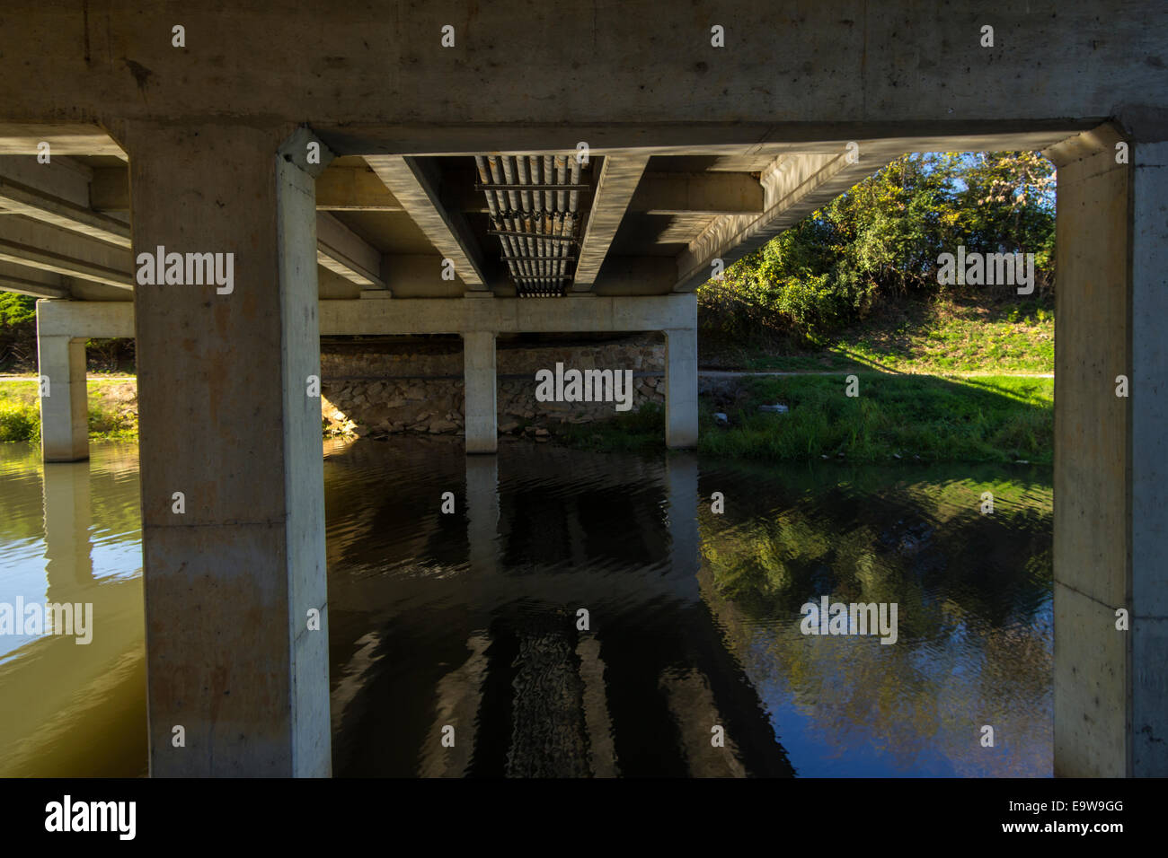 Underneath bridge overpass hi-res stock photography and images - Alamy