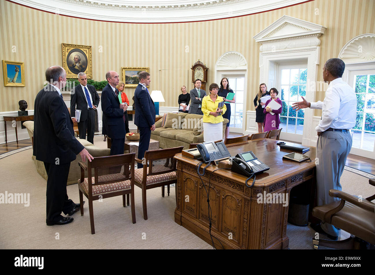 President Barack Obama meets with senior staff in the Oval Office Stock ...