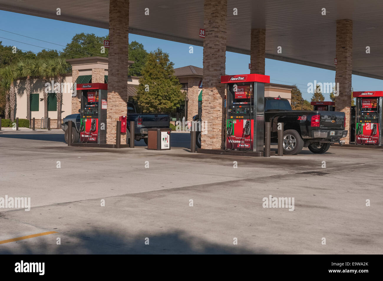 Racetrac petrol station hi-res stock photography and images - Alamy
