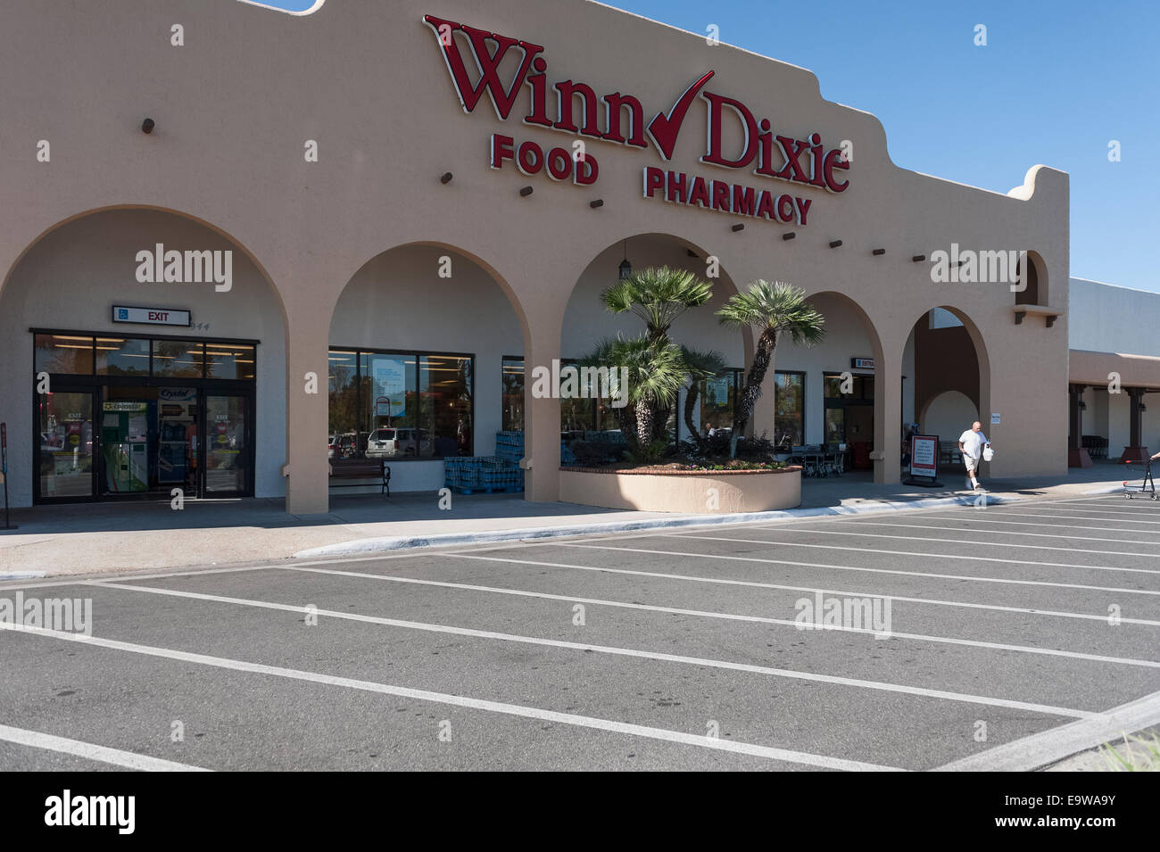 Winn Dixie Food Supermarket located in Lady Lake, Florida USA Stock ...