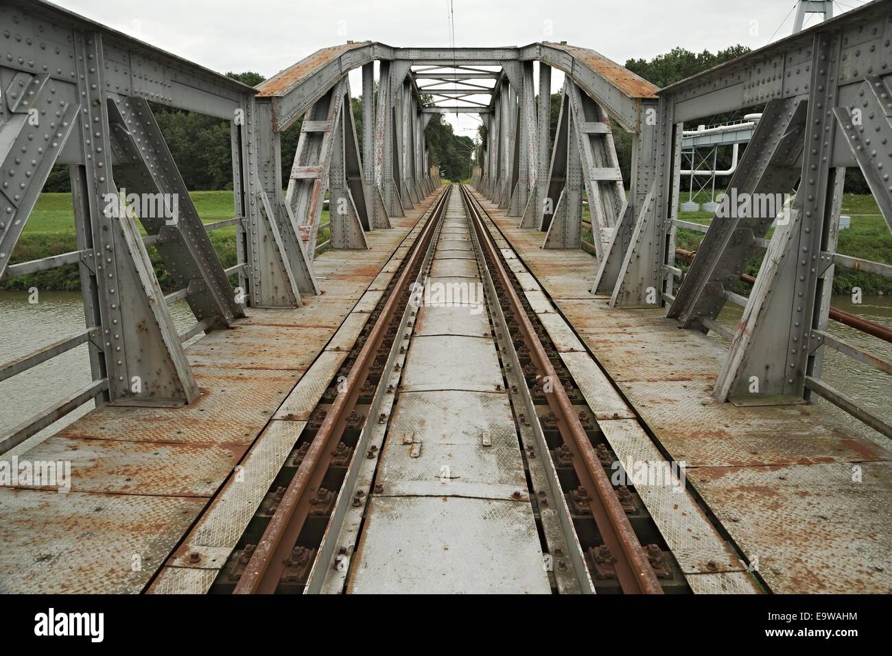 Steel rail bridge hi-res stock photography and images - Alamy