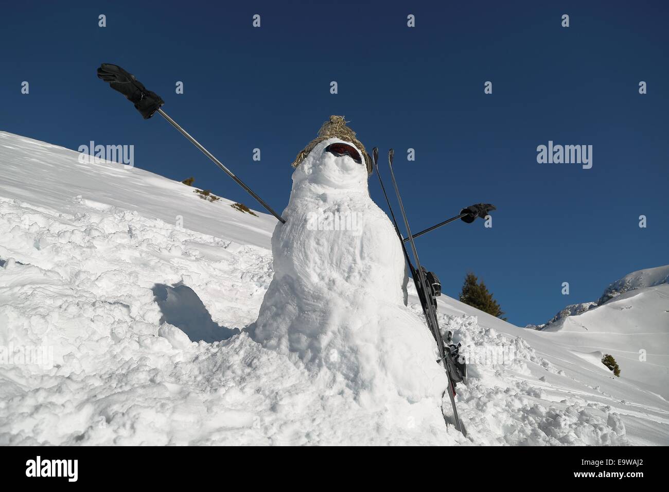 Snowman snow winter weather hi-res stock photography and images - Alamy