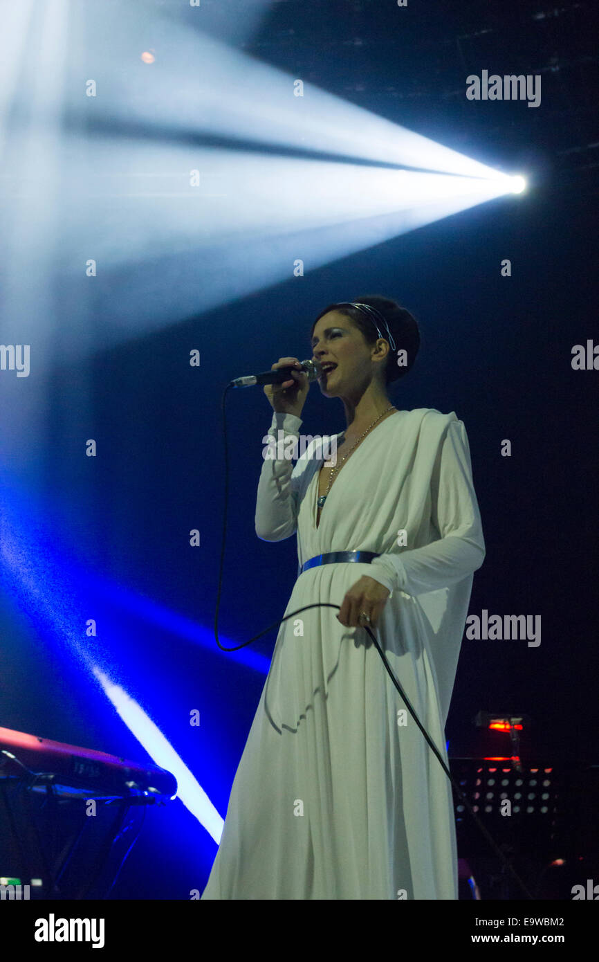 Lou rhodes hi-res stock photography and images - Alamy