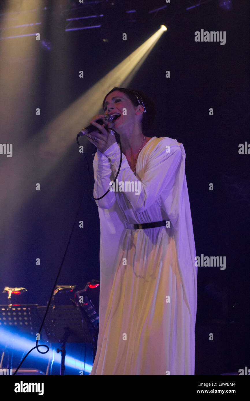 Lou rhodes hi-res stock photography and images - Alamy