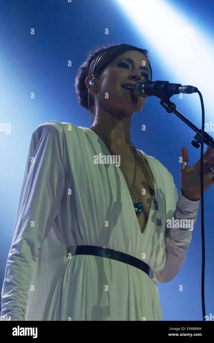 Lou rhodes hi-res stock photography and images - Alamy