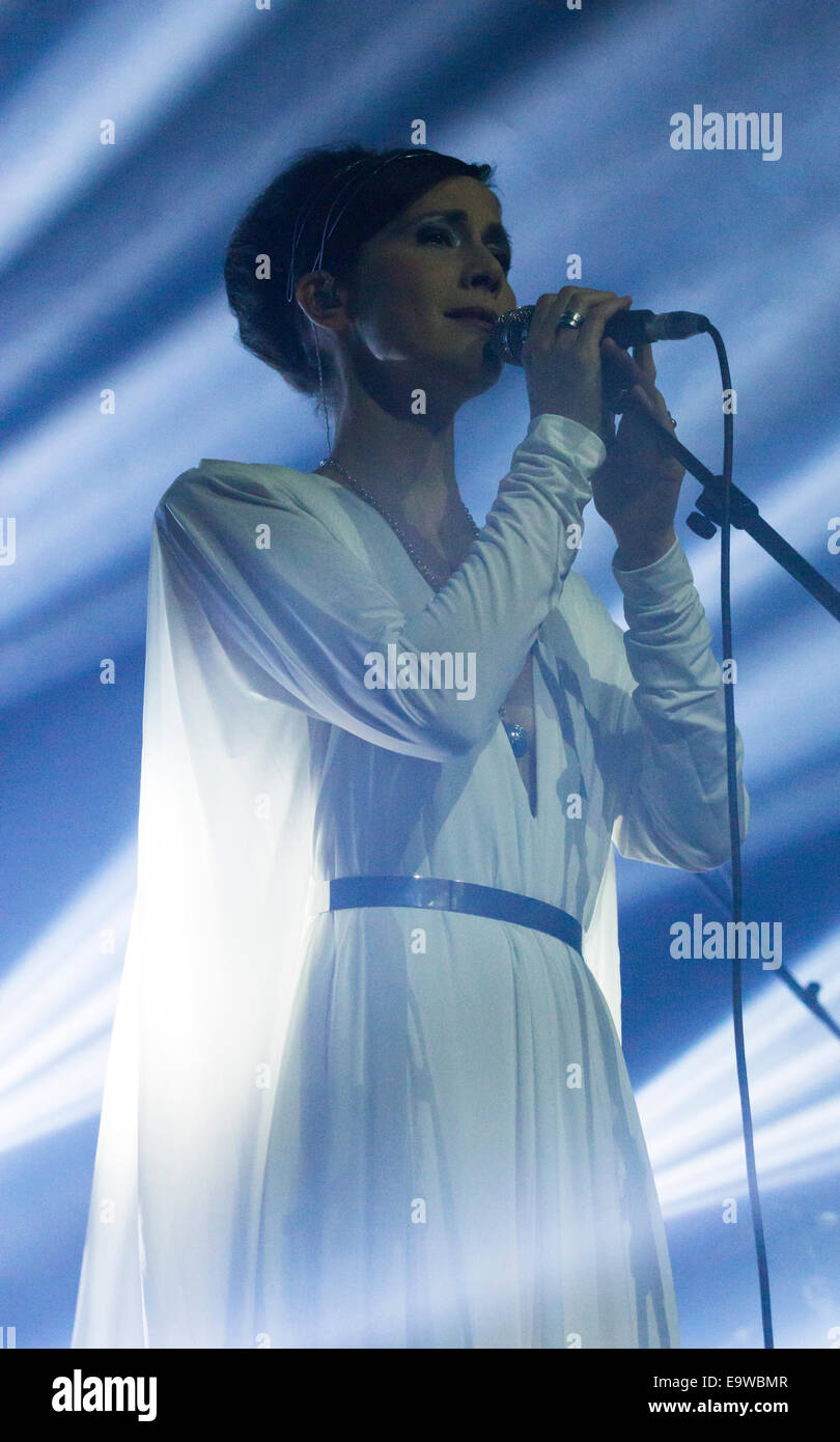 Lou rhodes hi-res stock photography and images - Alamy