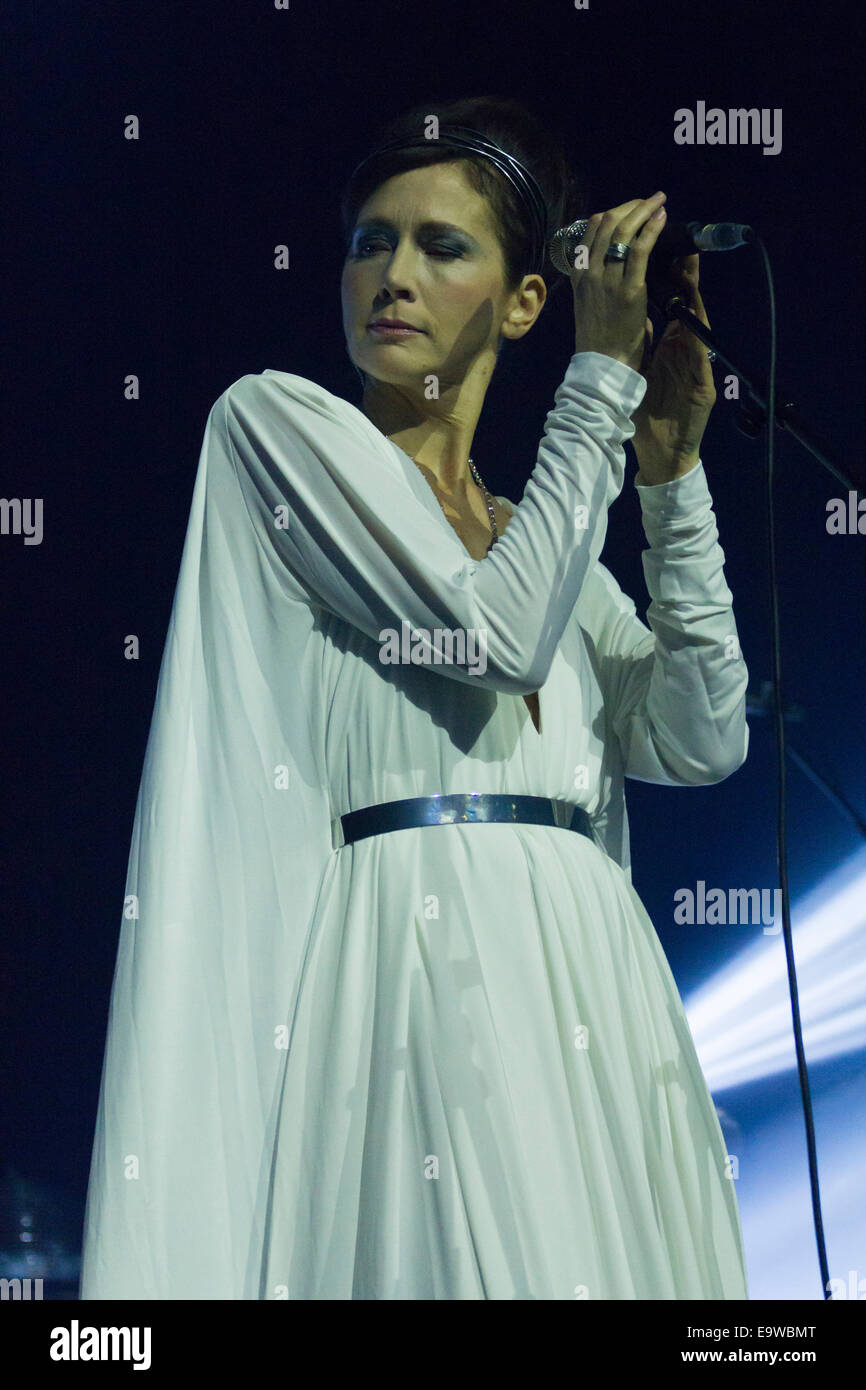 Lou rhodes hi-res stock photography and images - Alamy