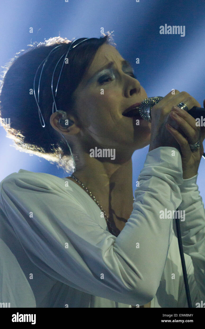 Lou rhodes hi-res stock photography and images - Alamy