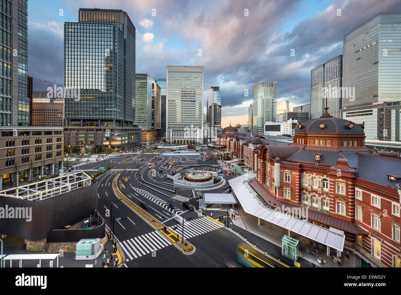 Japan train stations hi-res stock photography and images - Alamy