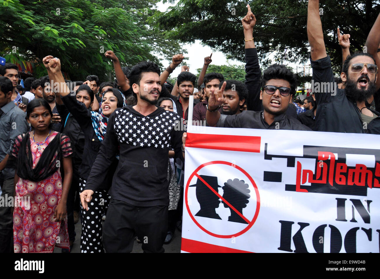 Kissing protest hi-res stock photography and images - Alamy