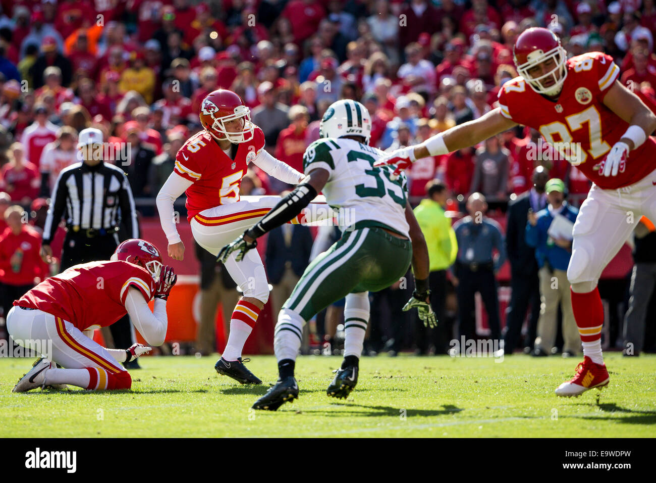 Kansas City, MO, USA. 2nd Nov, 2014. Kansas City Chiefs kicker Cairo ...