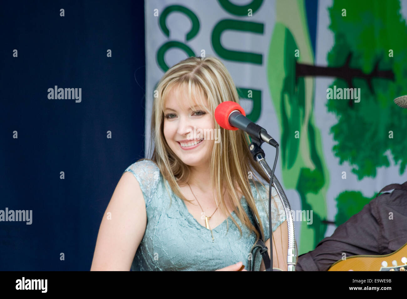 Ashley Lewis singing at St. James Farm Family Field Day Stock Photo - Alamy