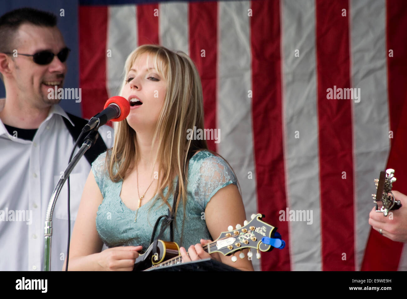 Ashley Lewis singing at St. James Farm Family Field Day Stock Photo - Alamy