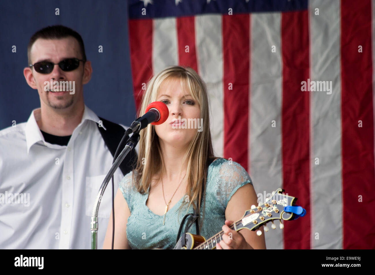 Ashley Lewis singing at St. James Farm Family Field Day Stock Photo - Alamy