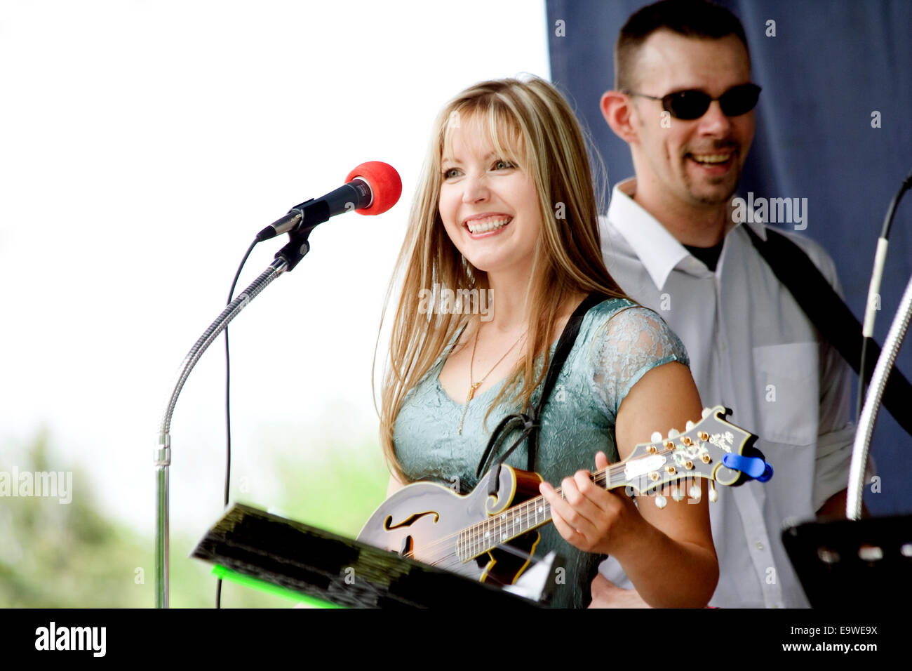 Ashley Lewis singing at St. James Farm Family Field Day Stock Photo - Alamy