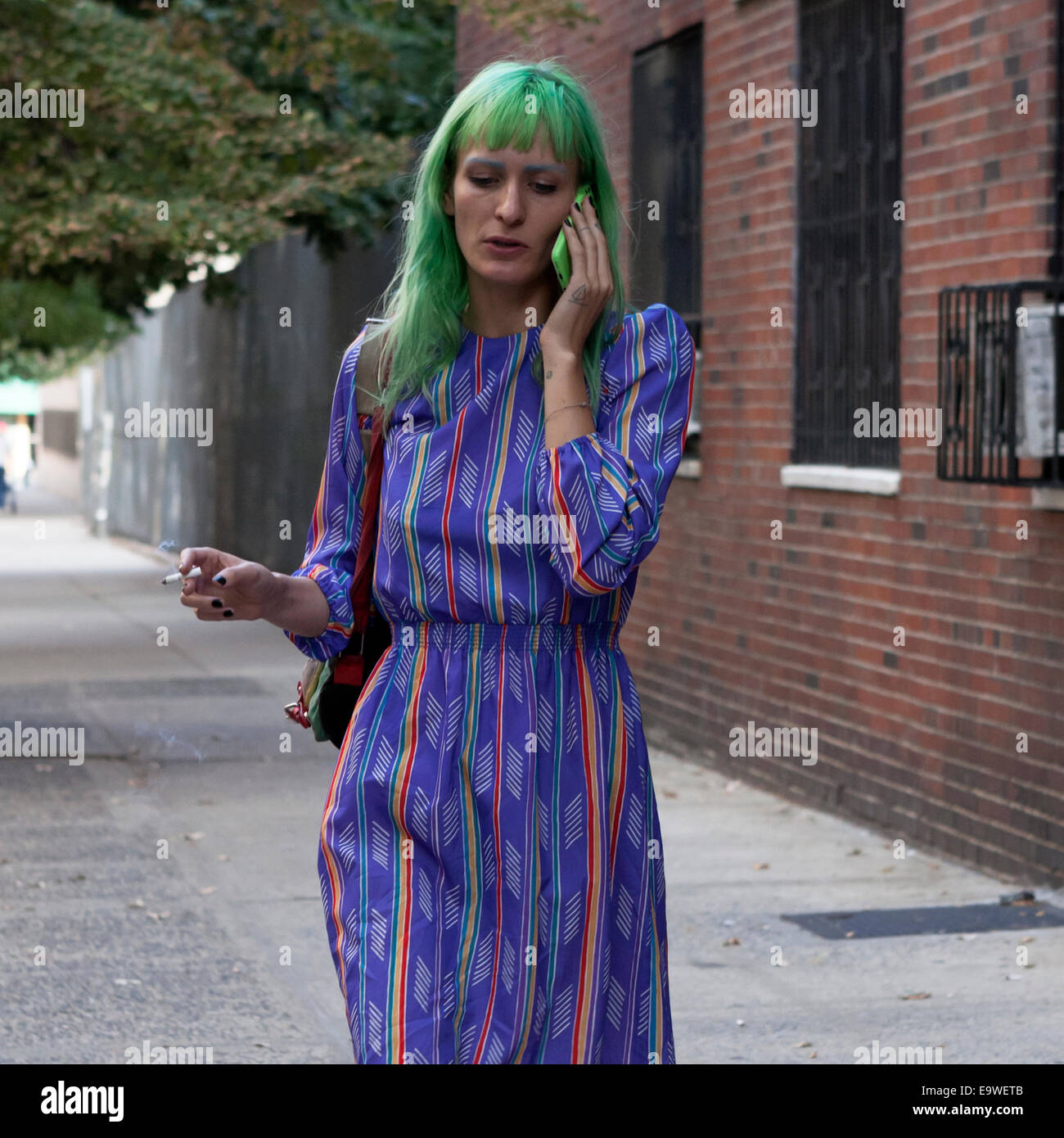 Life on the street in New York City Stock Photo - Alamy