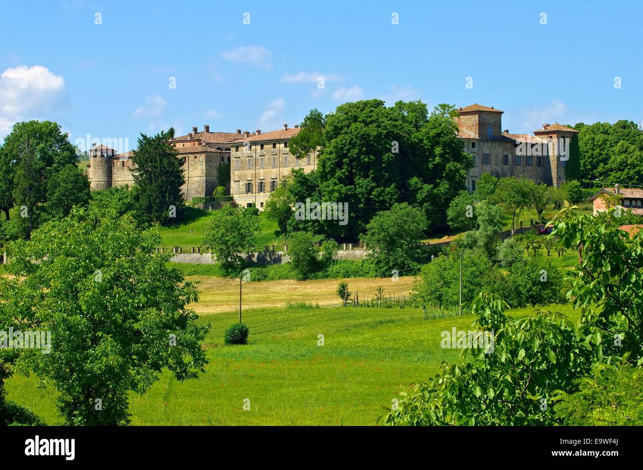 Agazzano Burg - Agazzano castle 01 Stock Photo - Alamy