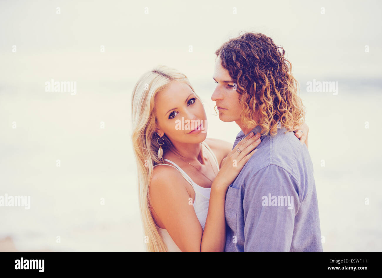 Couple on the sea hi-res stock photography and images - Alamy