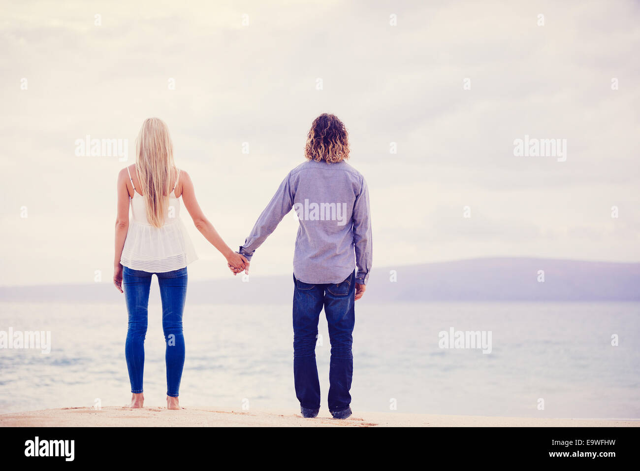 Couple on the sea hi-res stock photography and images - Alamy