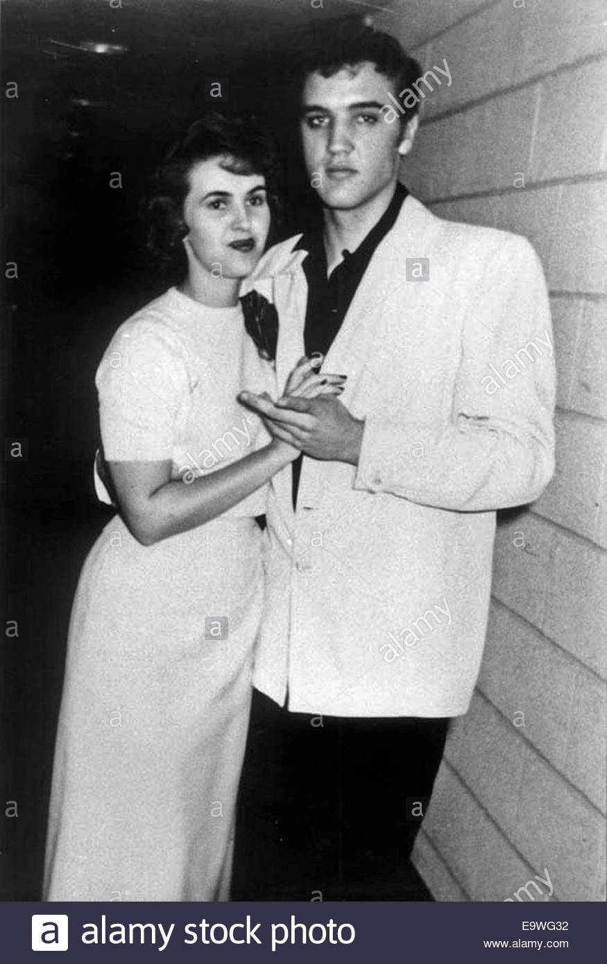 L-R WANDA JACKSON AND ELVIS PRESLEY circa 1950s. Courtesy Granamour ...
