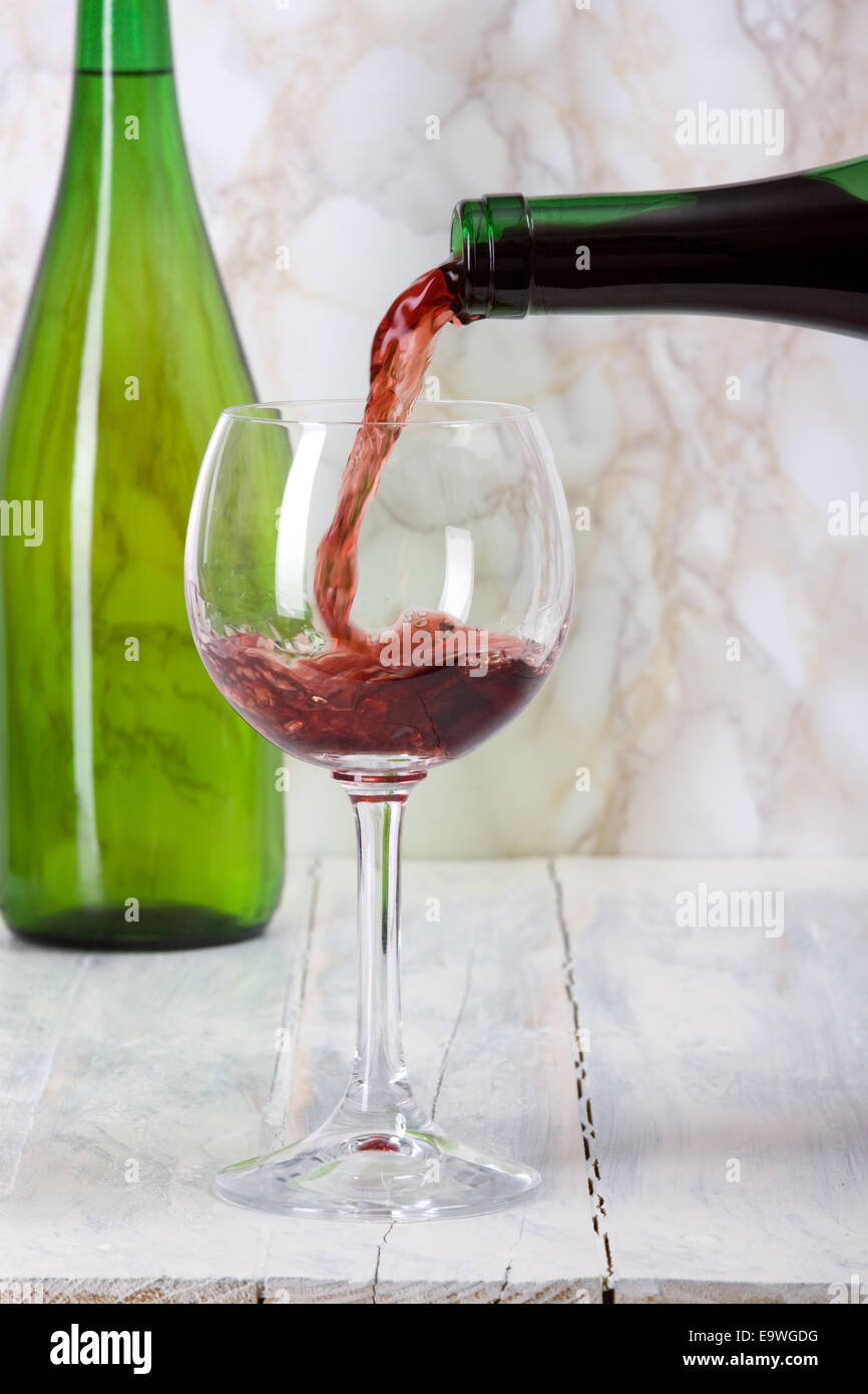 Pour poured splash hi-res stock photography and images - Alamy