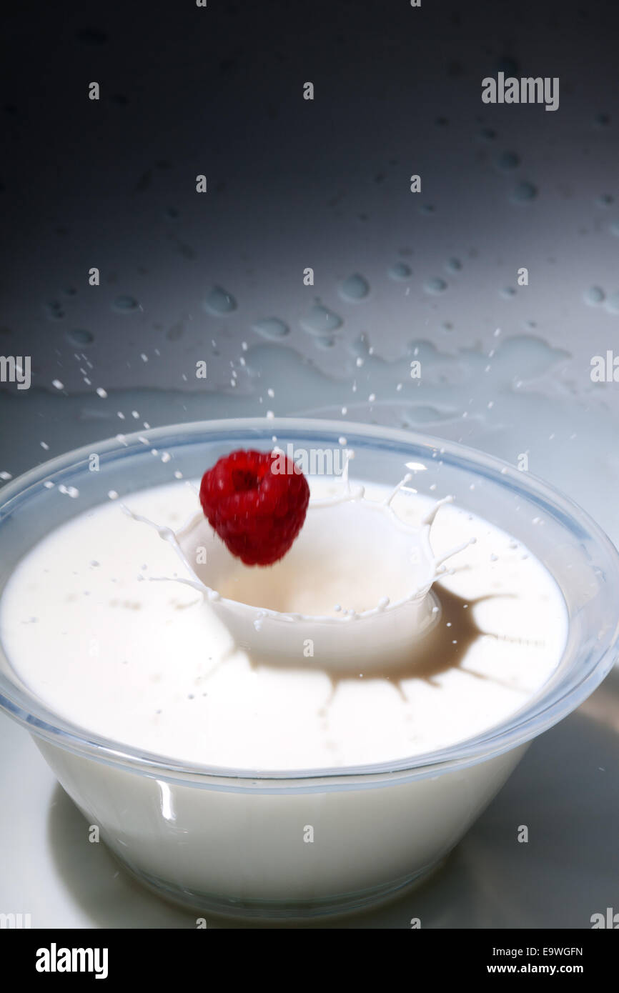 Milk fall hi-res stock photography and images - Alamy