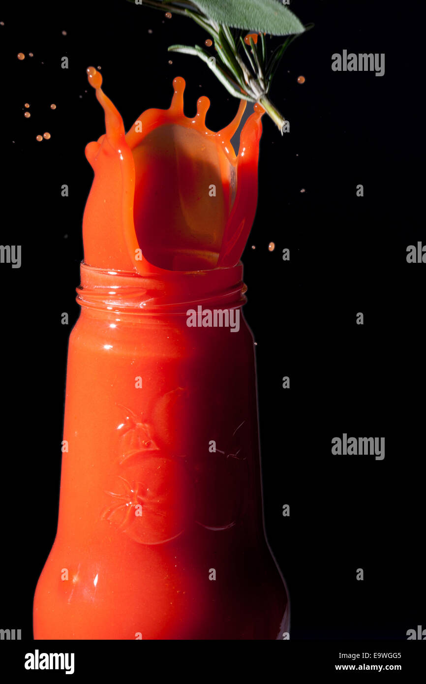 Tomato juice splash hi-res stock photography and images - Alamy