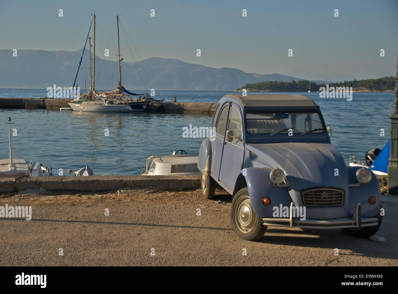 Duck Citroen (2CV) at the port Stock Photo - Alamy