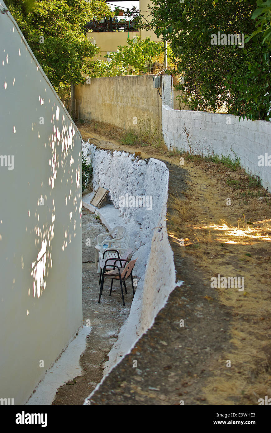 Narrow path hi-res stock photography and images - Alamy