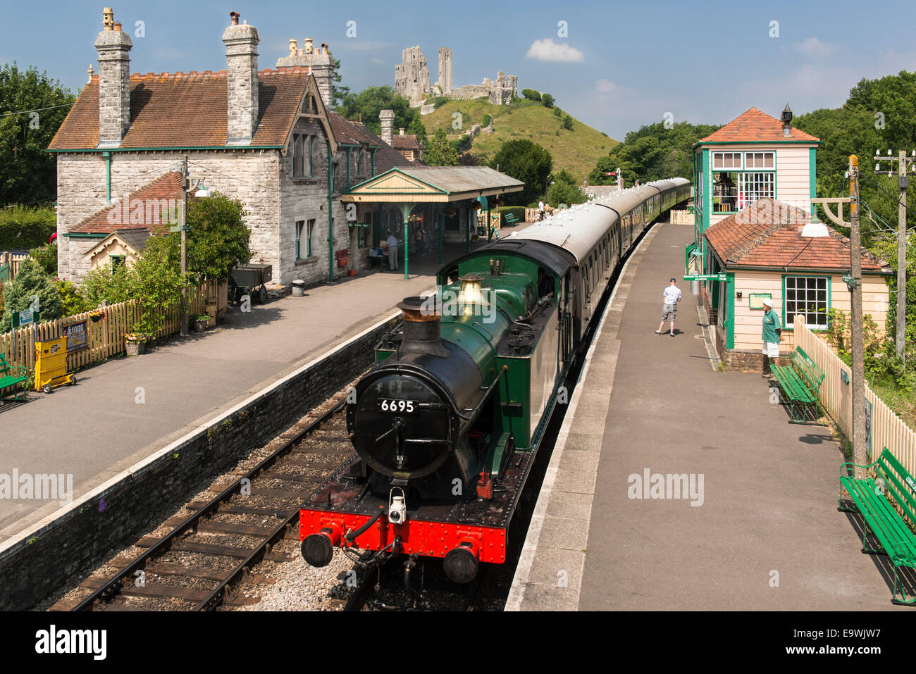 Heritage train station hi-res stock photography and images - Alamy