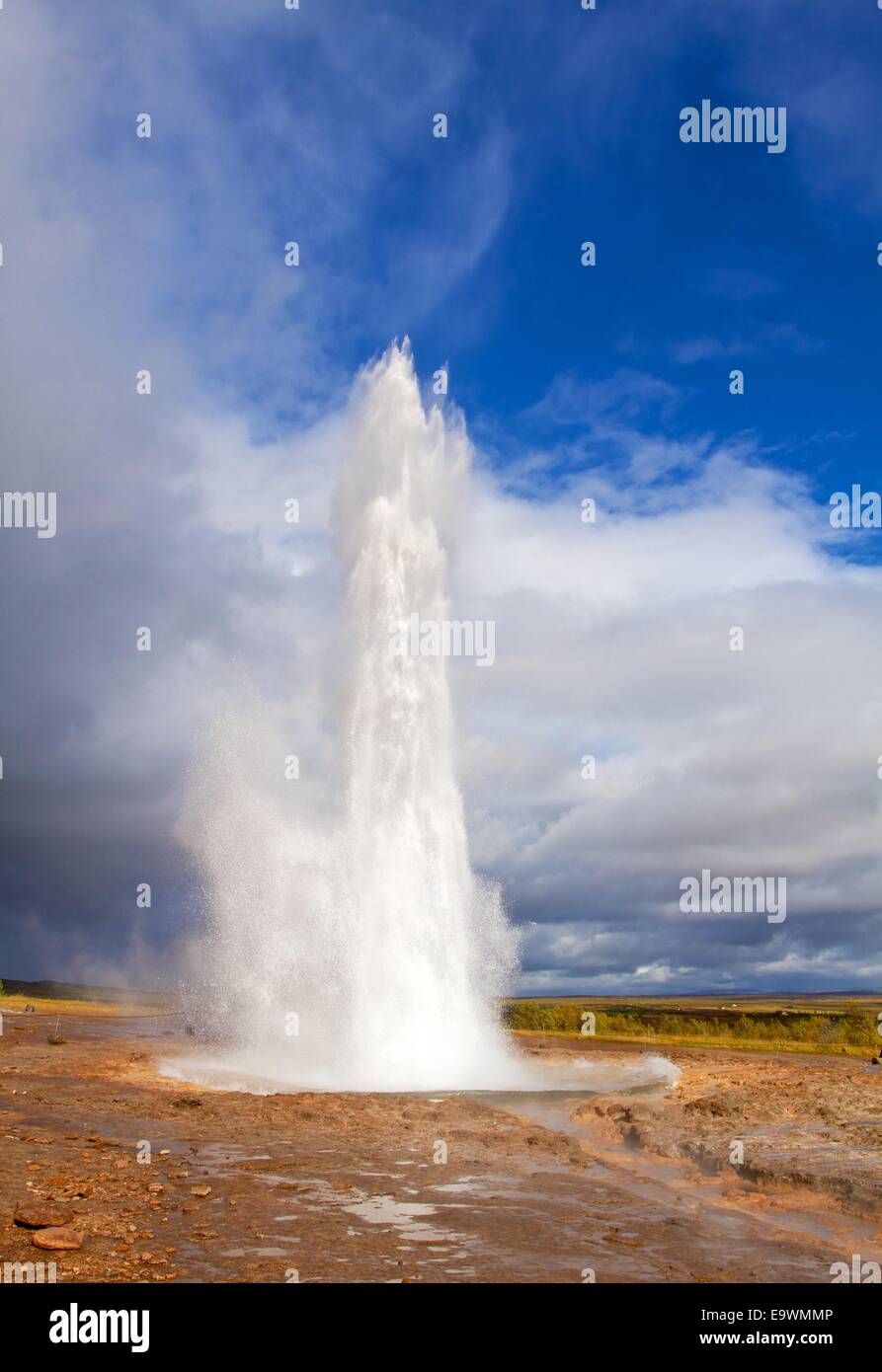 Eruption of water hi-res stock photography and images - Alamy