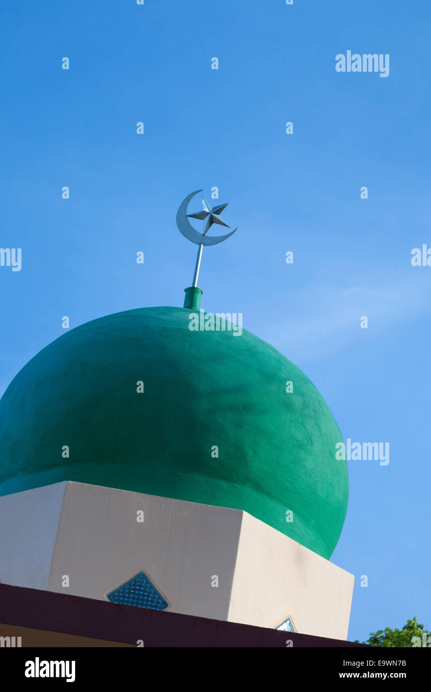 Half moon mosque hi-res stock photography and images - Alamy