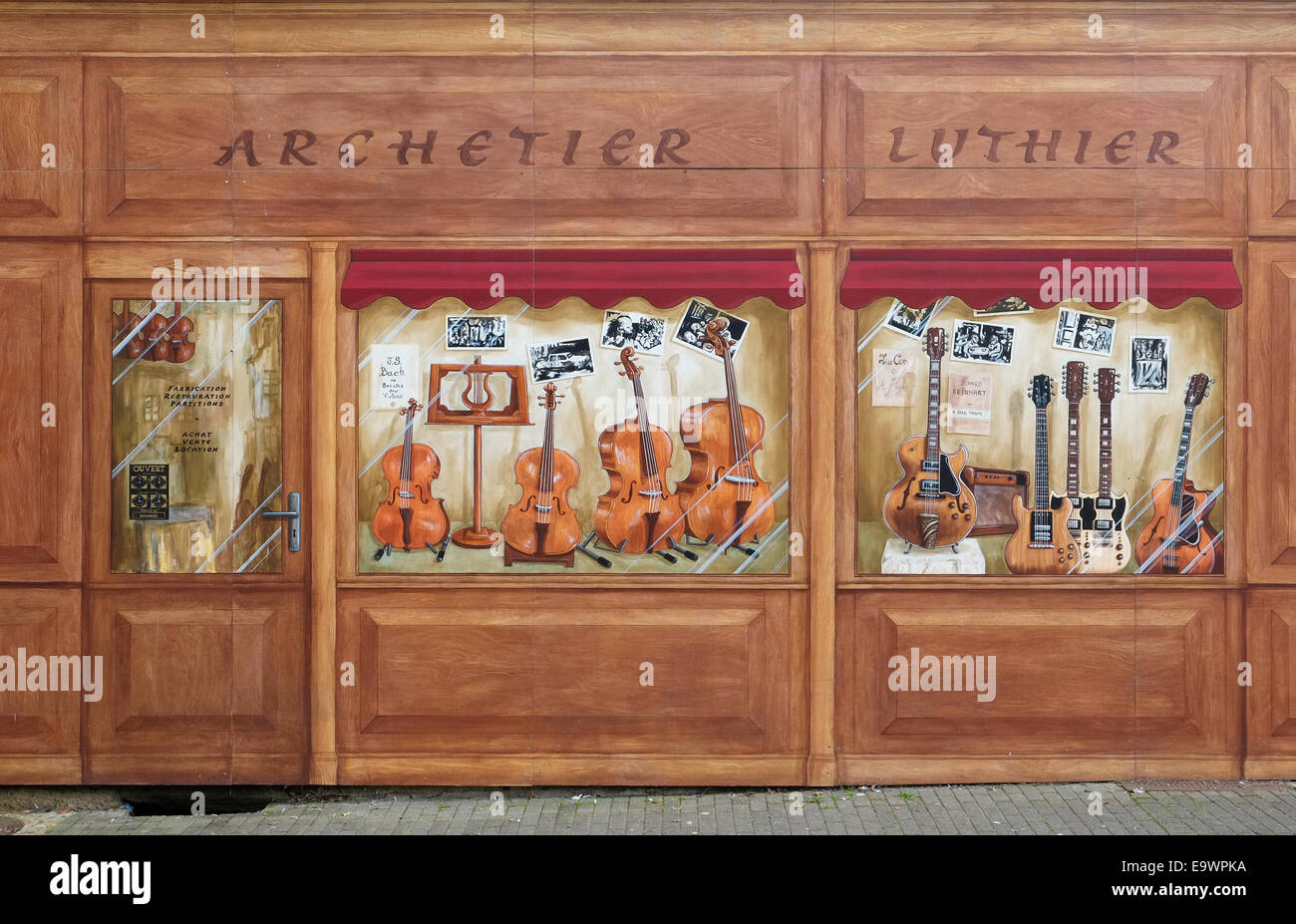 Musical instrument shop hi-res stock photography and images - Alamy