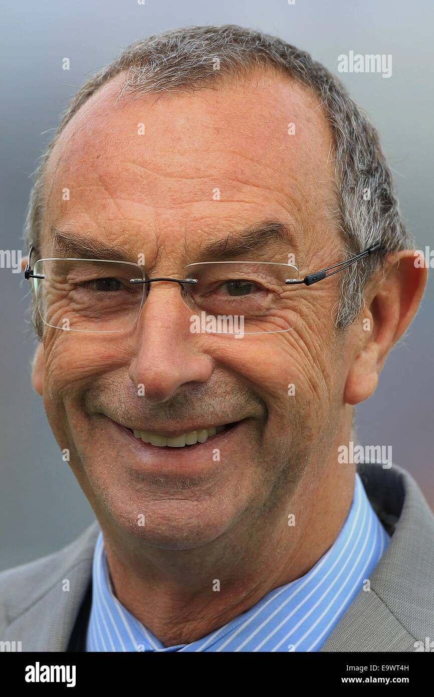 Commentator hi-res stock photography and images - Alamy