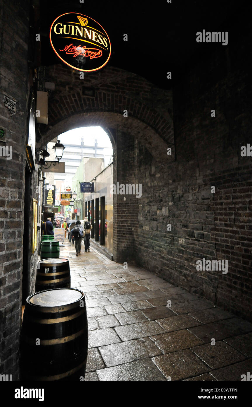 Merchants Arch in Dublin, Ireland. Running from Ha'Penny Bridge to ...