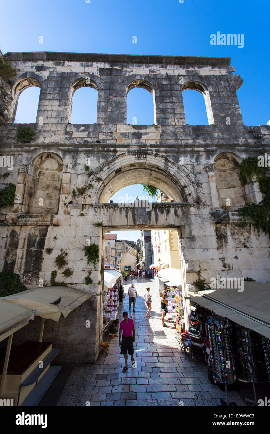 Silver gate hi-res stock photography and images - Alamy