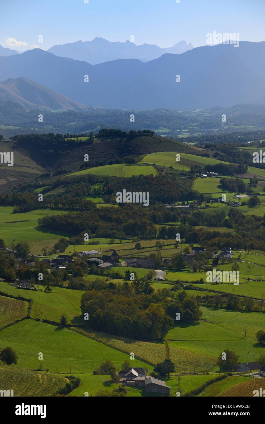Pyrenees background hi-res stock photography and images - Alamy