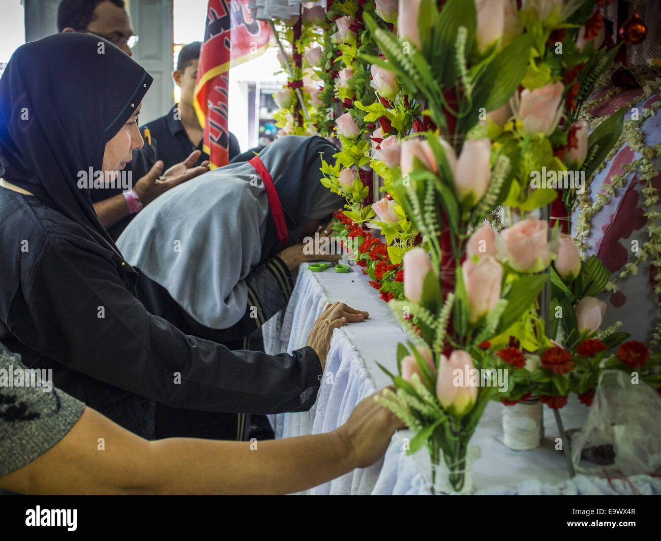 Yangon, Yangon Division, Myanmar. 3rd Nov, 2014. Shia women in Punja ...