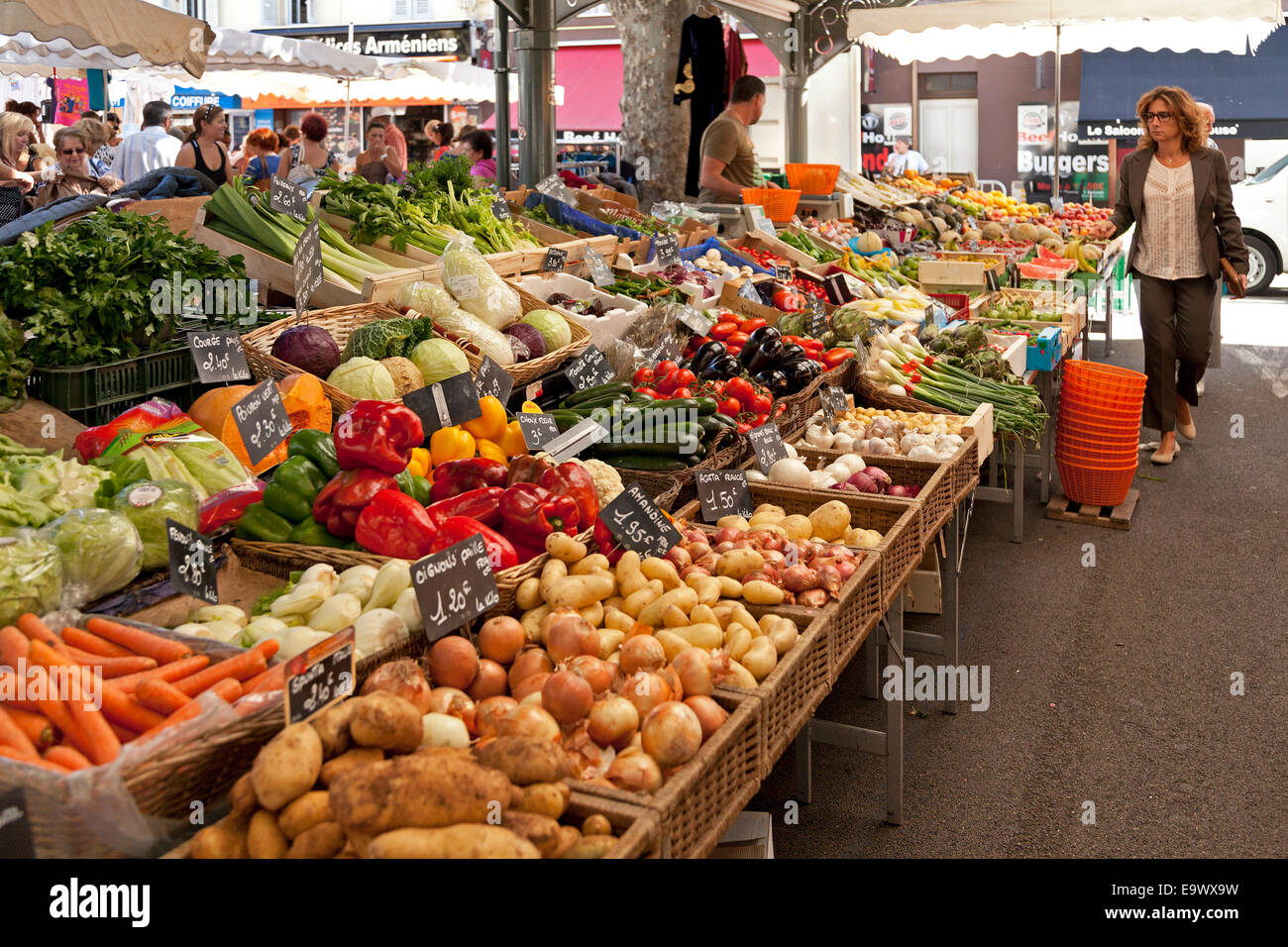 vegetables for sale, Marché Gambetta, Cannes, Cote d´Azur, France Stock ...