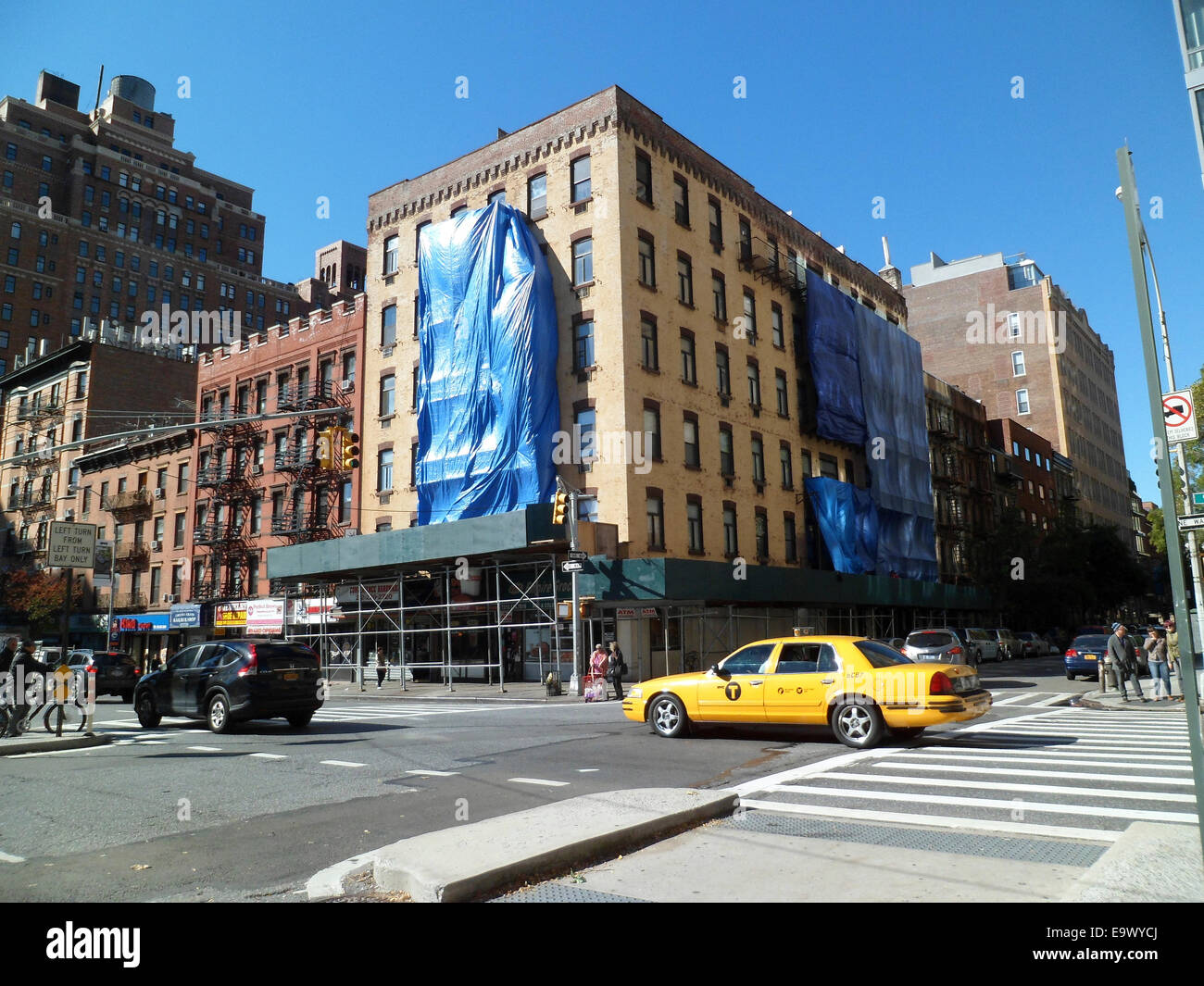 Construction on the facade of a building in the Chelsea neighborhood of ...