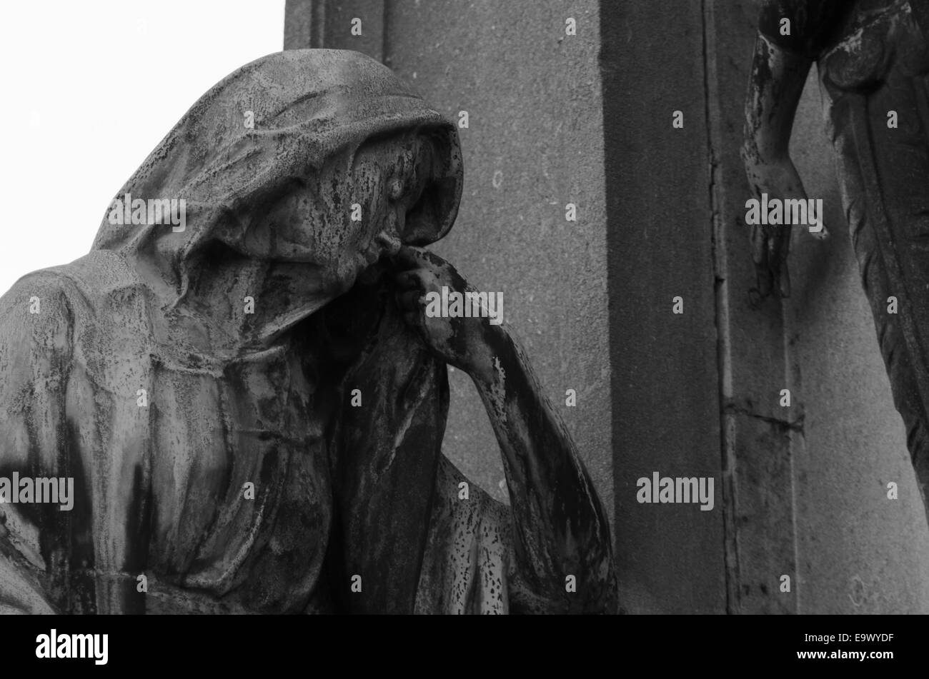 Woman mourning hi-res stock photography and images - Alamy