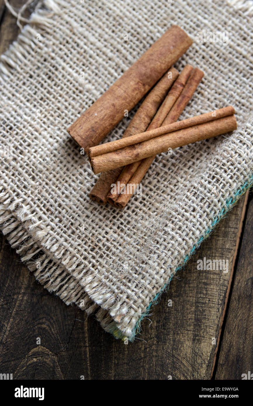 Cinnamon sticks on wooden background, from above Stock Photo - Alamy