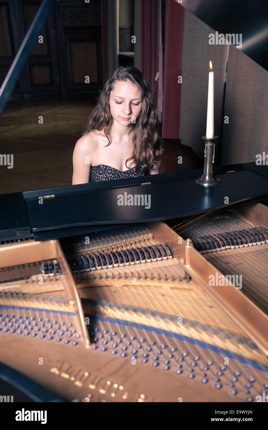 indoor portrait of a young female piano player Stock Photo - Alamy